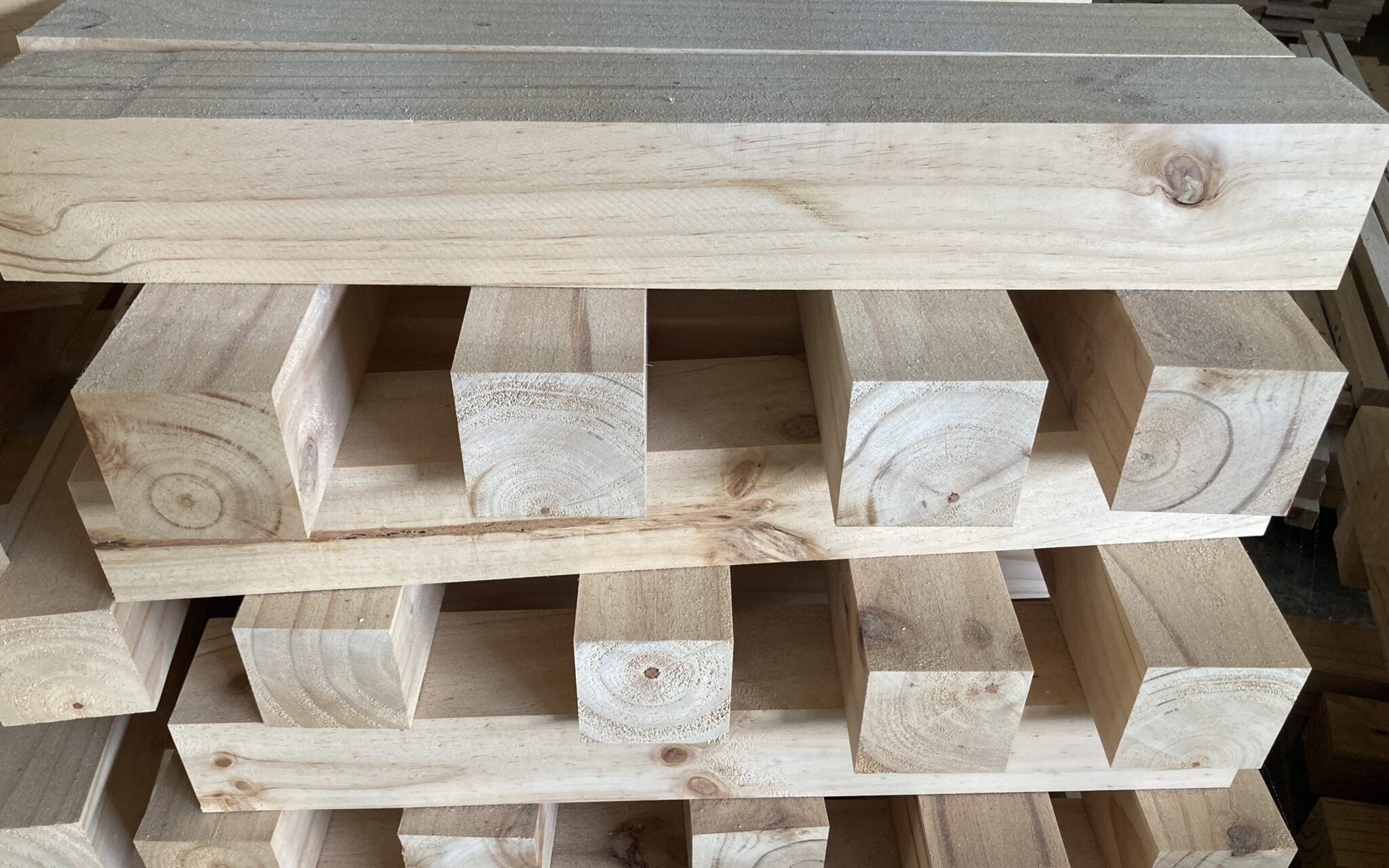 APA ITU KAYU PALLET ? – KATO WOODEN INDUSTRIES SDN BHD